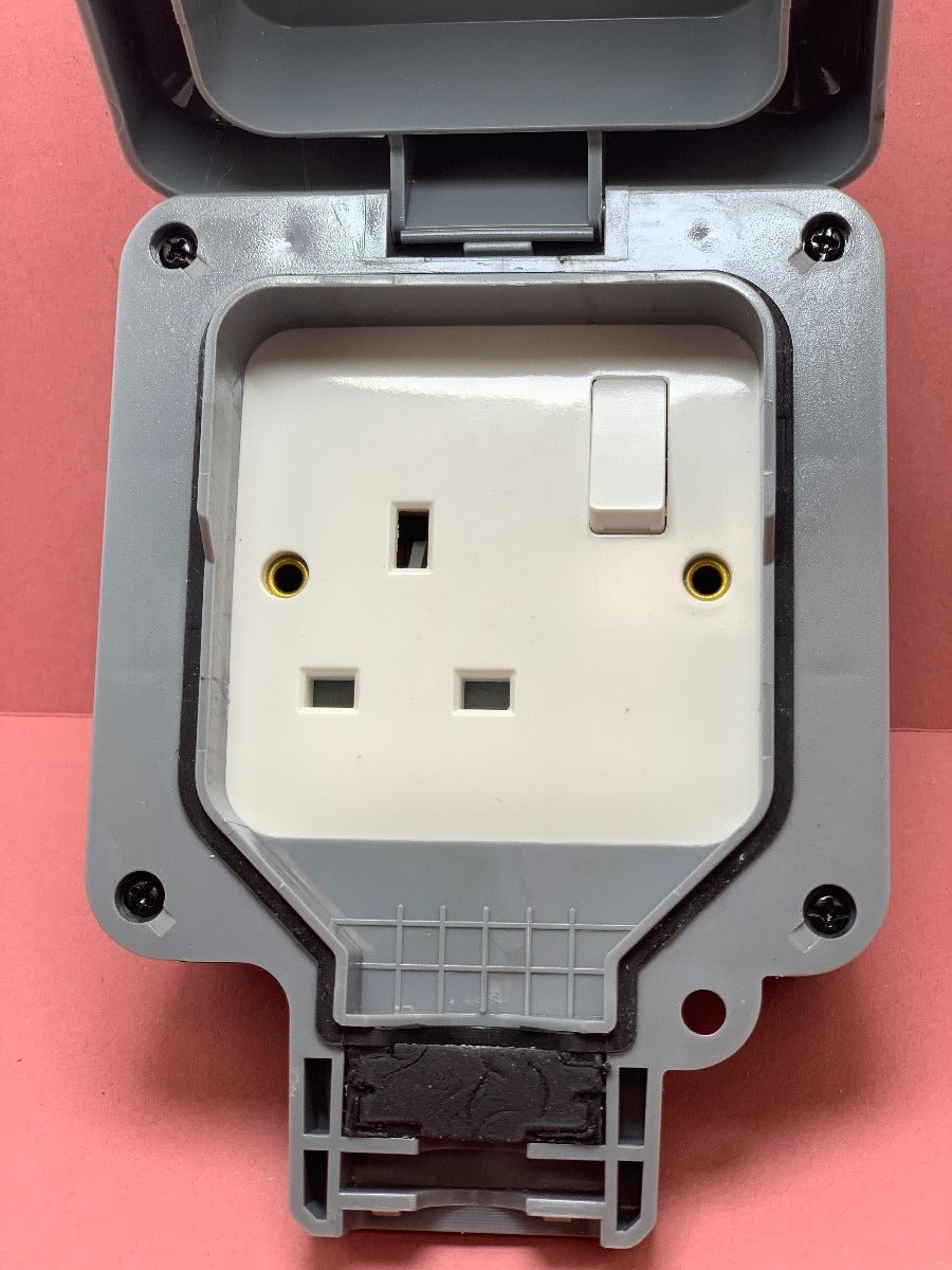Quadrant Weatherproof 1 Gang DP Switched Socket IP65 Rating - QD ...